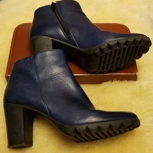 THE FLEXX | Shoes | The Flexx Ankle Booties Navy Blue Sz8 | Poshmark